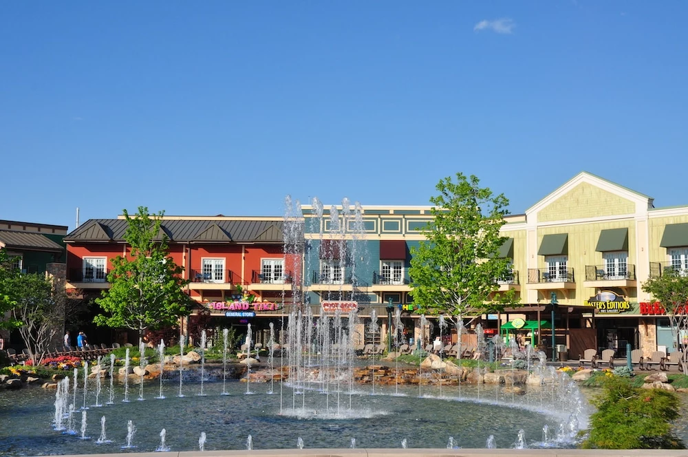 A Complete Guide to Visiting The Island in Pigeon Forge For the First Time